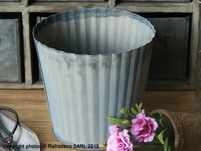 Cache-pot festonné patine zinc GM déco de charme Ib Laursen | Retrodeco.fr